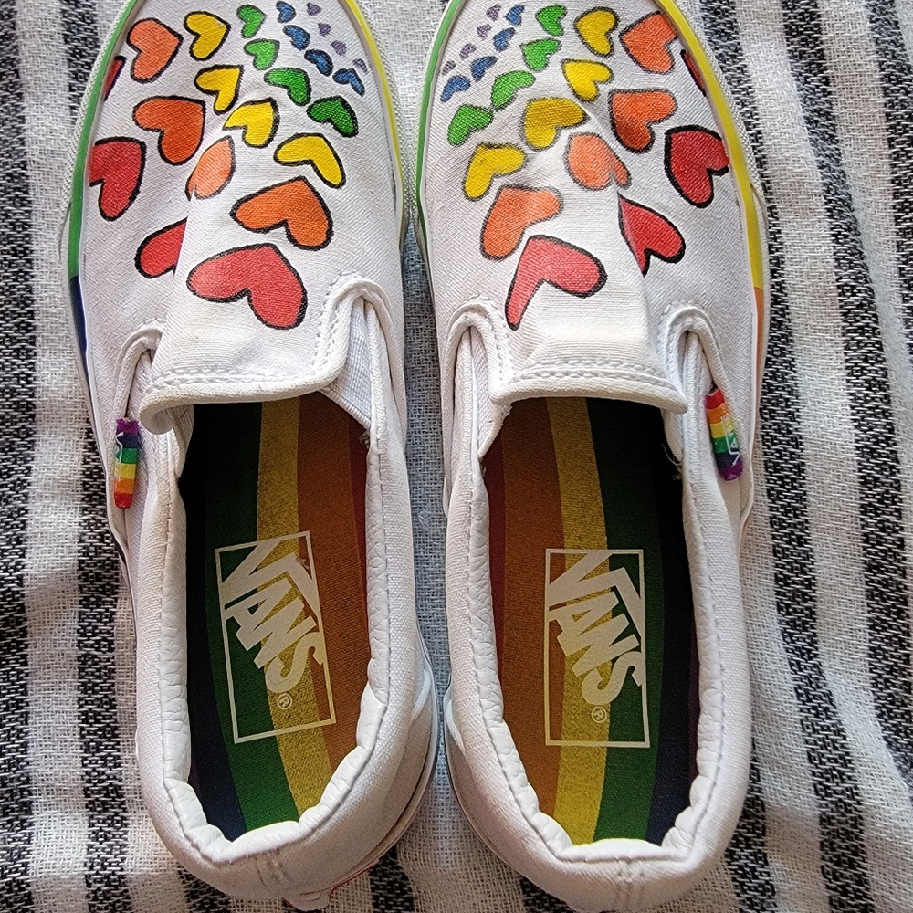 Classic Vans Rainbow Heart Design - Gem